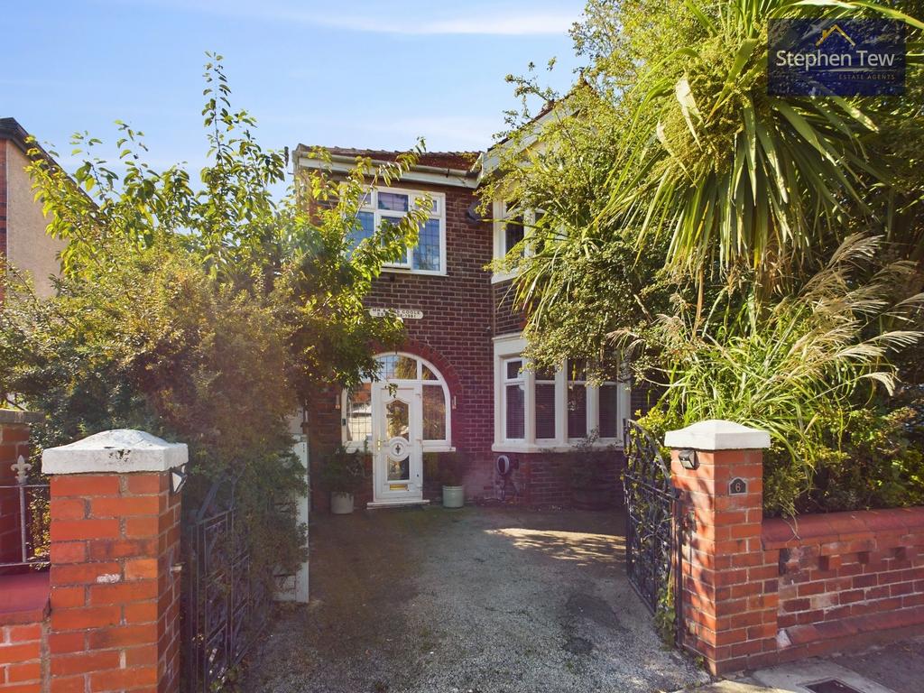 Roseacre, Blackpool, FY4 3 bed semi-detached house - £200,000