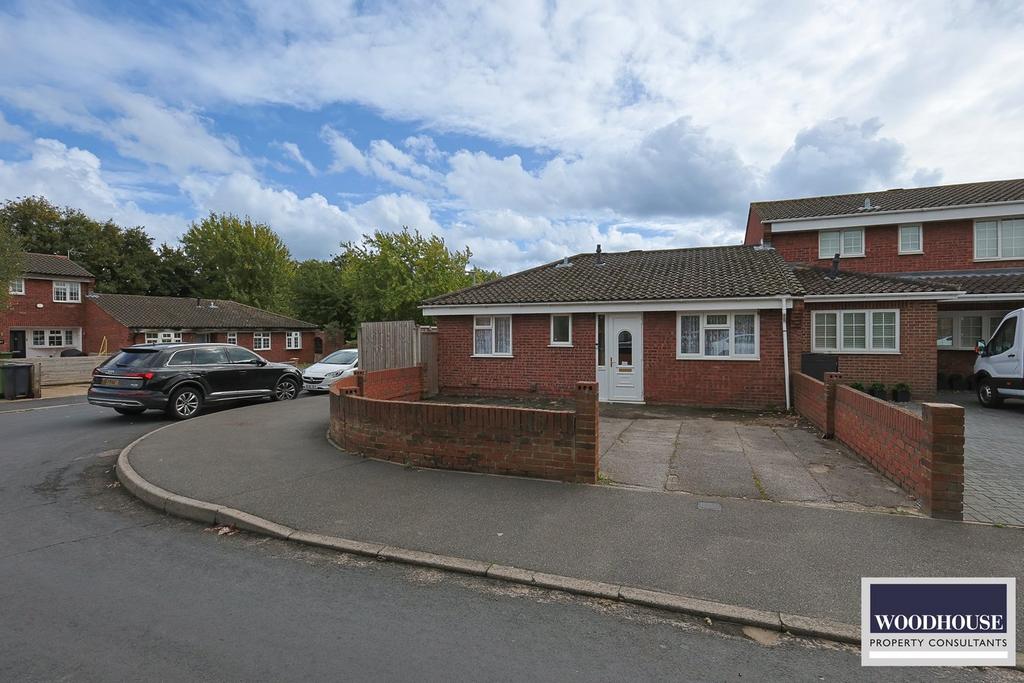Brampton Close, Cheshunt EN7 3 bed bungalow - £434,950