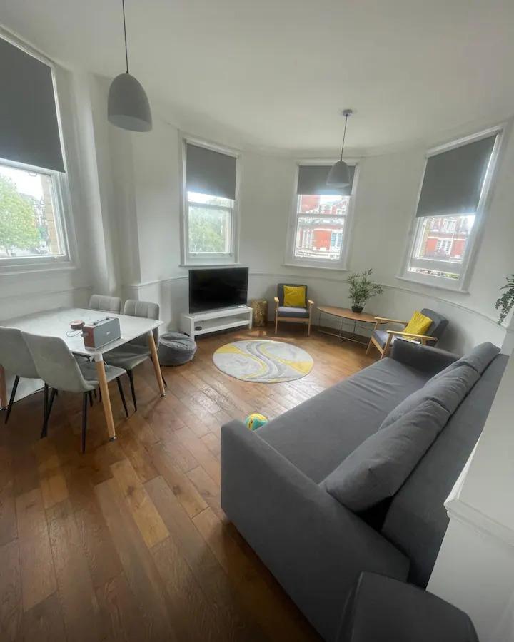 Bath Road, Bournemouth, BH1 2 bed flat - £1,450 pcm (£335 pw)