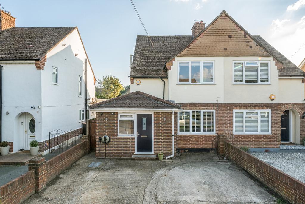 Wheatash Road, Addlestone, KT15 4 bed semi-detached house - £600,000