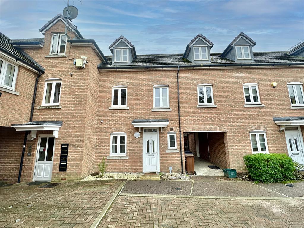 Avian Avenue, Curo Park, Frogmore... 3 bed house - £2,500 pcm (£577 pw)