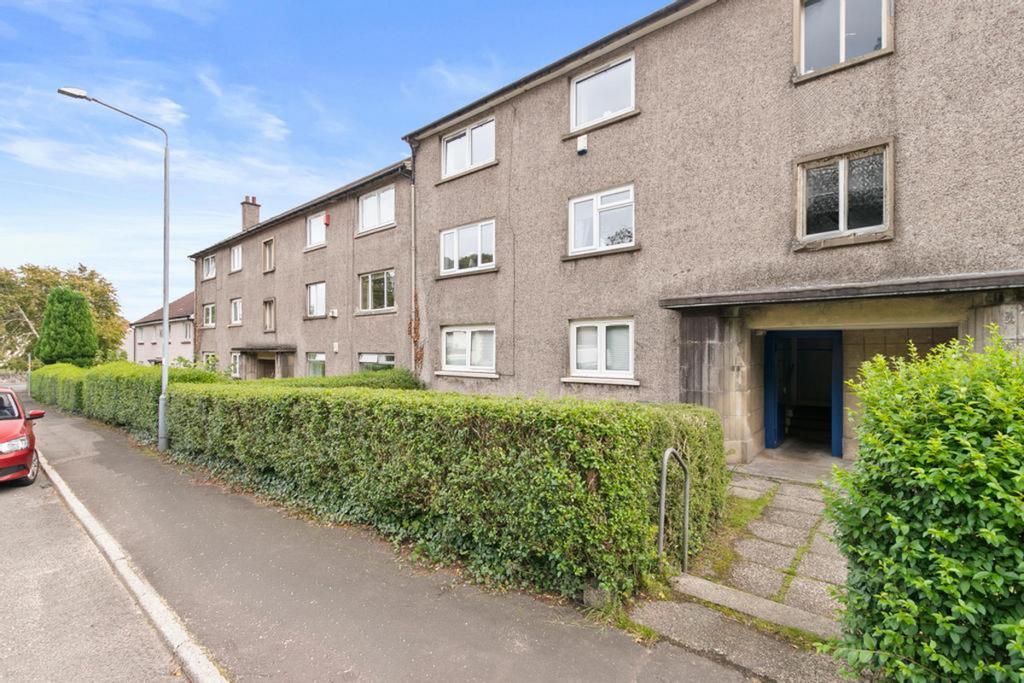 Graham Street, Barrhead, G78 2 bed flat - £80,000