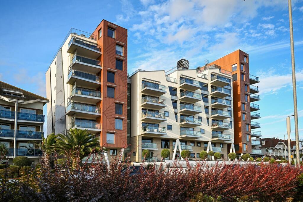 The Leas, The Shore, SS0 2 bed ground floor flat - £585,000