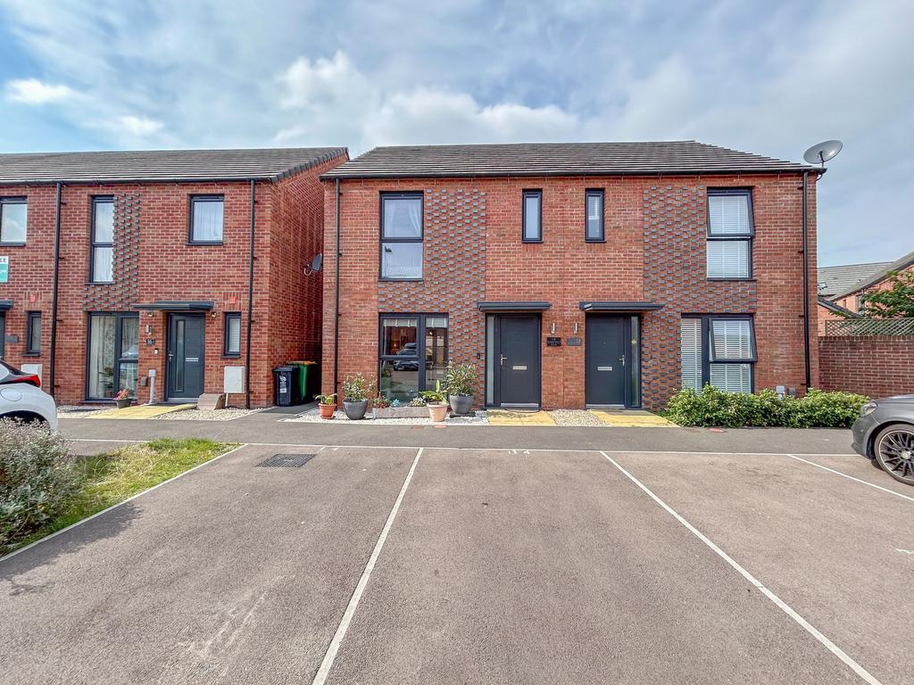Kings Wall Drive, Newport, NP19 3 bed semi-detached house - £280,000