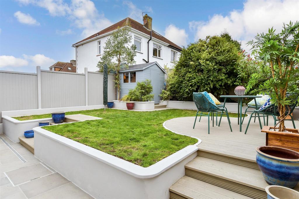 Tangmere Road, Patcham, Brighton... 2 bed terraced house - £400,000