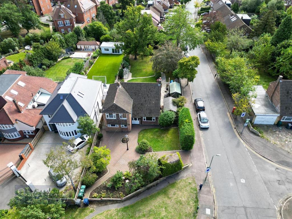Barnet Road, Barnet EN5 4 bed detached house for sale - £1,345,000