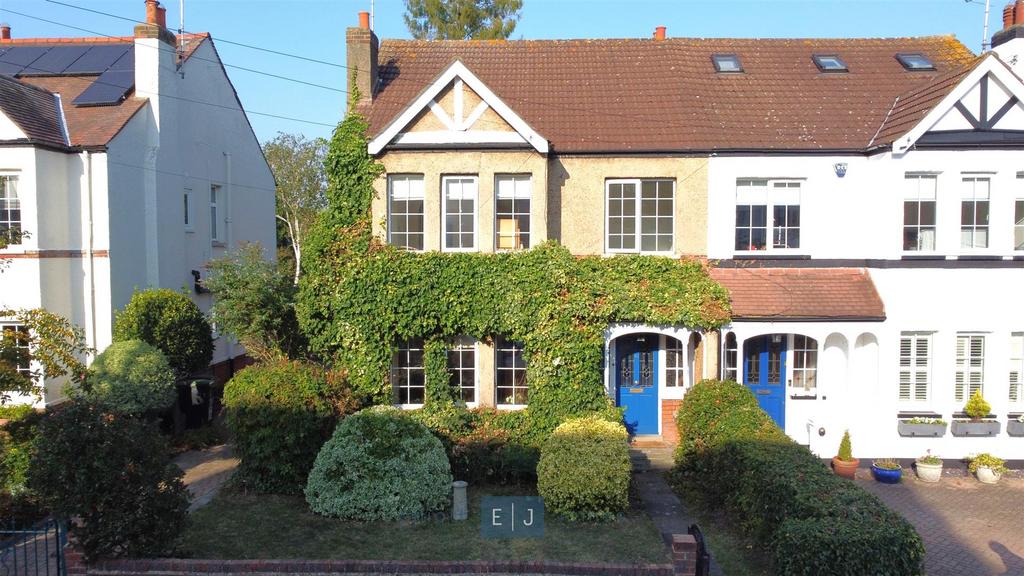 The Crescent, Loughton IG10 4 bed semi-detached house - £900,000