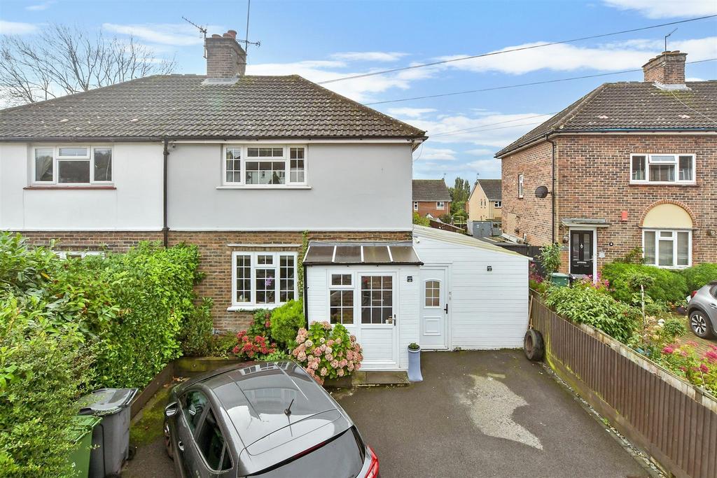 Stuart Road, Reigate, Surrey 2 bed semi-detached house - £450,000