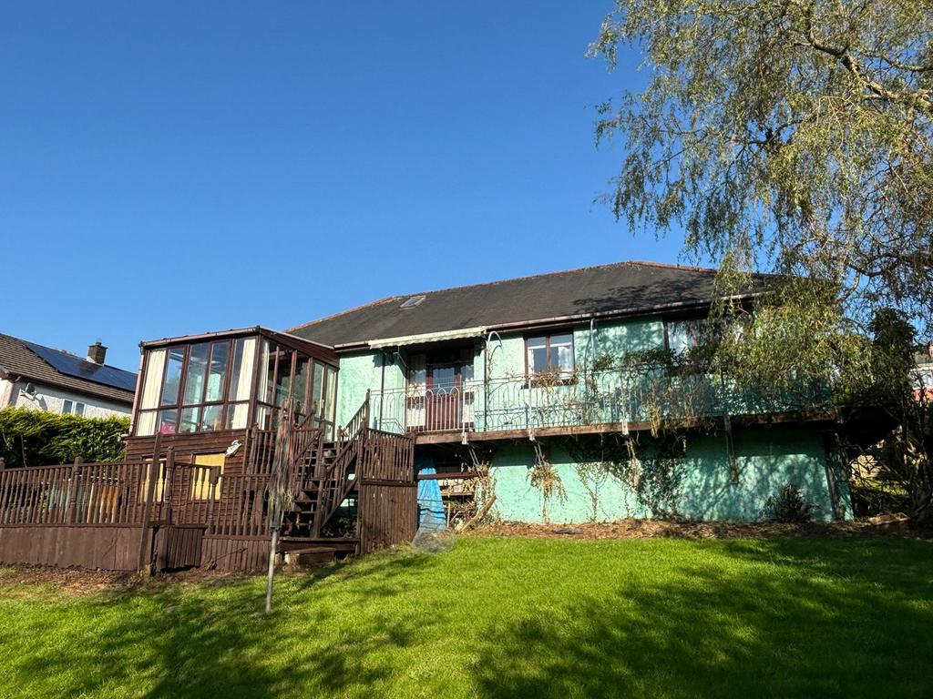 Pencader, SA39 4 bed detached house for sale - £299,000