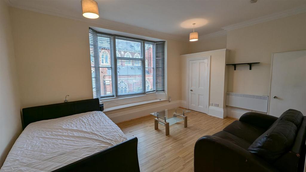 Victoria Road South, Southsea Studio - £750 pcm (£173 pw)