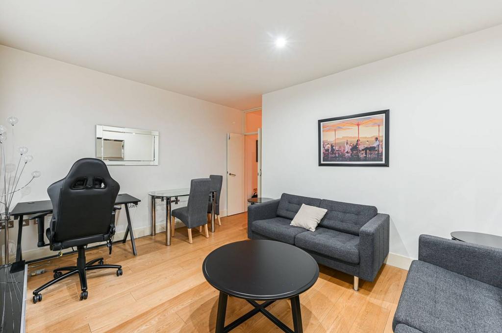 Clipstone Street, Fitzrovia, London, W1W 1 bed flat - £3,445 pcm (£795 pw)