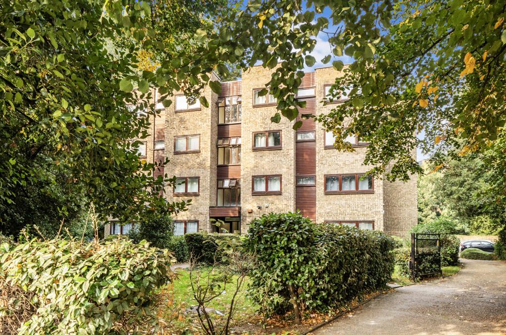 Shannon Court, 1 Tavistock Road, Croydon 3 bed apartment - £225,000