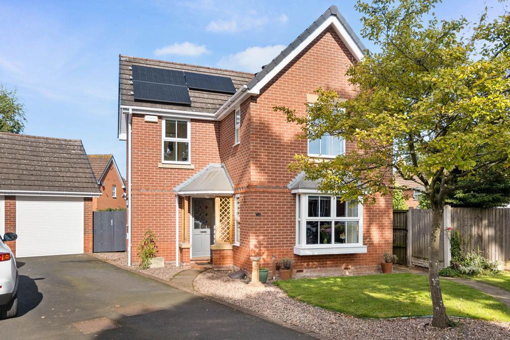 Dover Avenue, Worcester. WR4 0LA 3 bed detached house - £385,000
