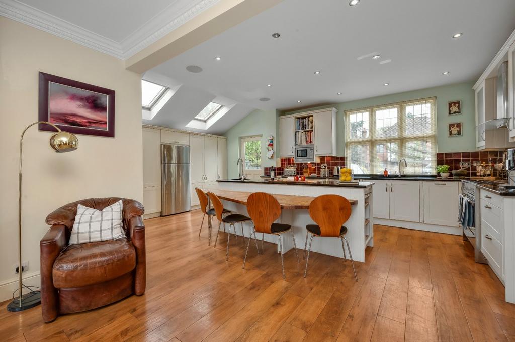Sidney Road, Walton-on-Thames... 4 bed detached house - £1,300,000