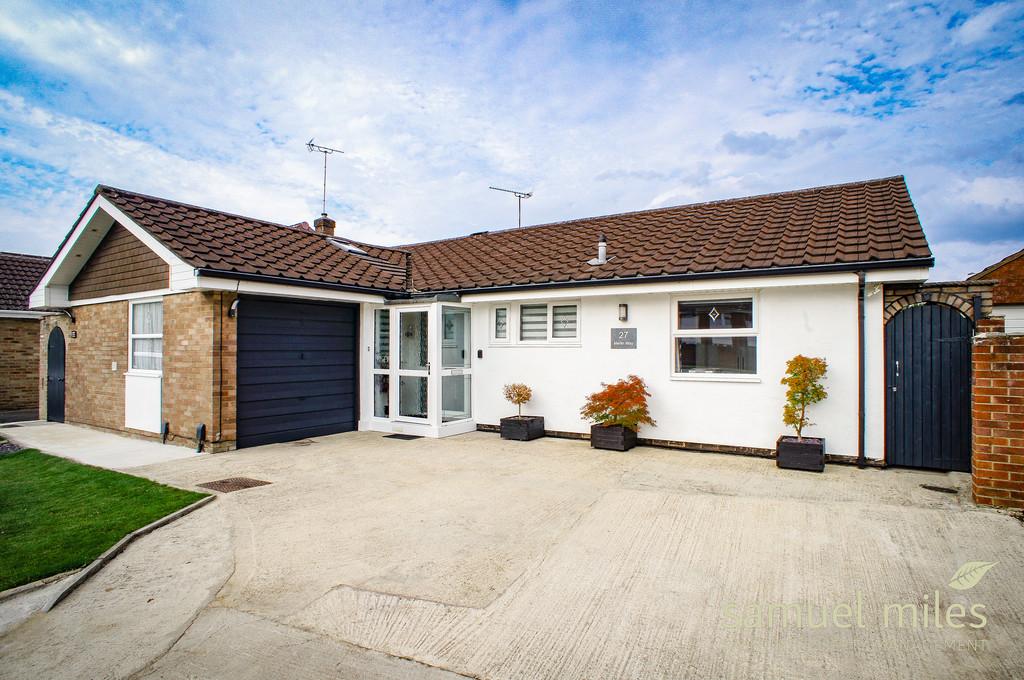 Merlin Way, Swindon SN3 4 bed detached bungalow - £475,000