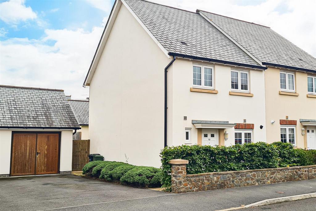 Parade Avenue, Fremington 3 bed semi-detached house - £299,950