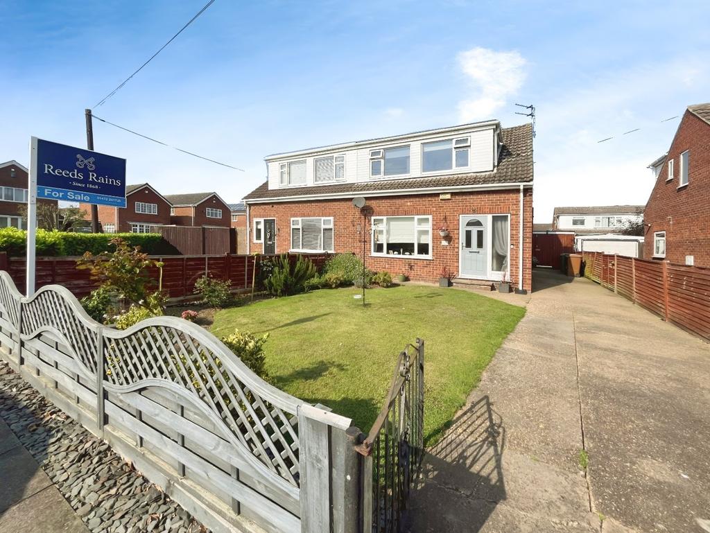 Timberley Drive, Lincolnshire DN37 3 bed semi-detached house - £190,000