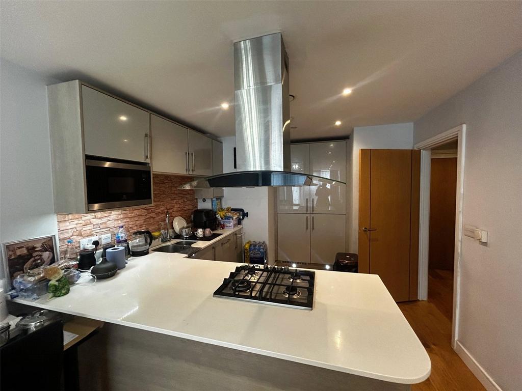 Peake Court, Wallington SM6 2 bed flat - £1,650 pcm (£381 pw)