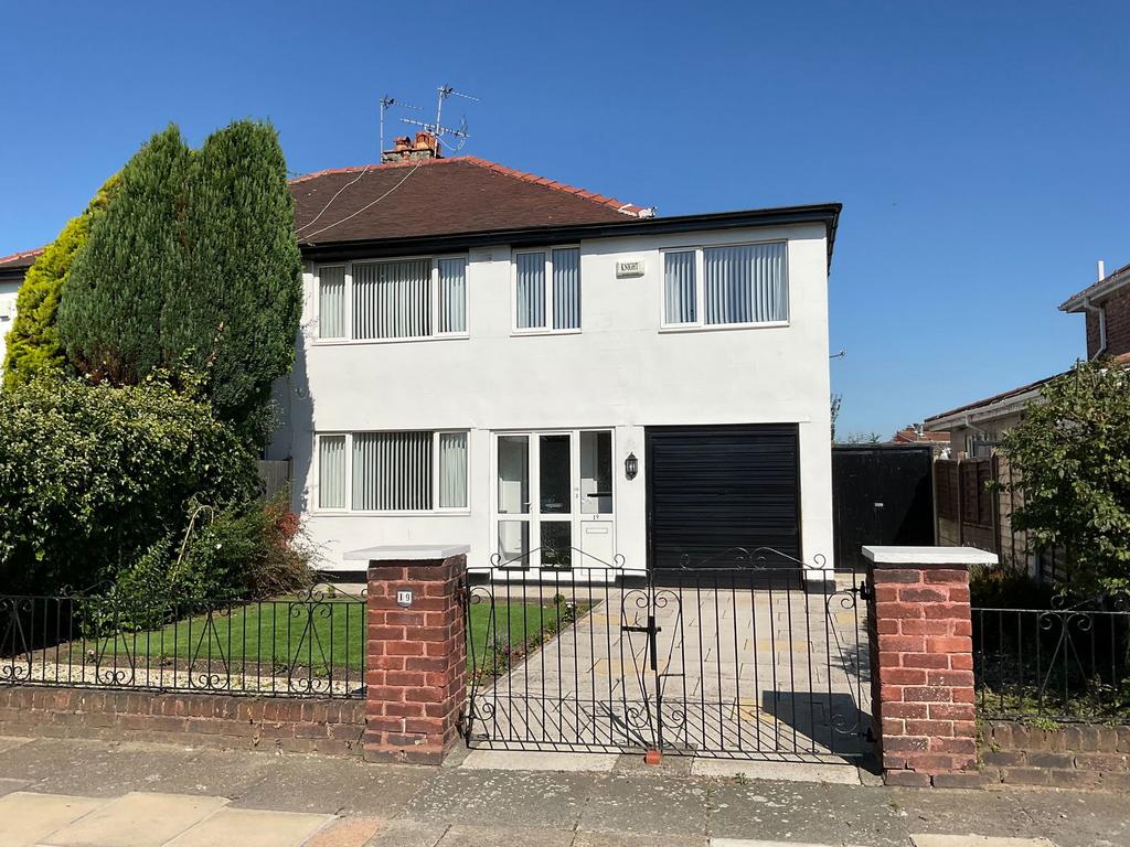 Kings Hey Drive, Southport PR9 5 bed semi-detached house - £295,000