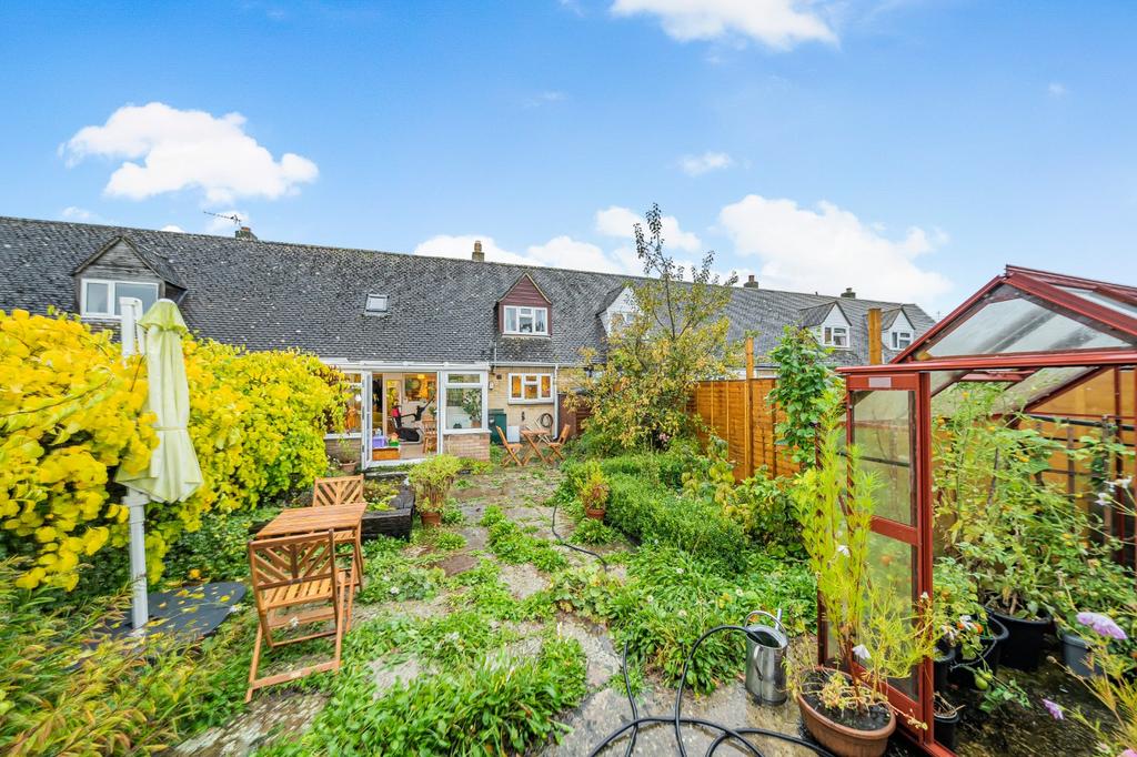 Gassons Mead, Alvescot, Bampton... 2 bed terraced house for sale - £285,000