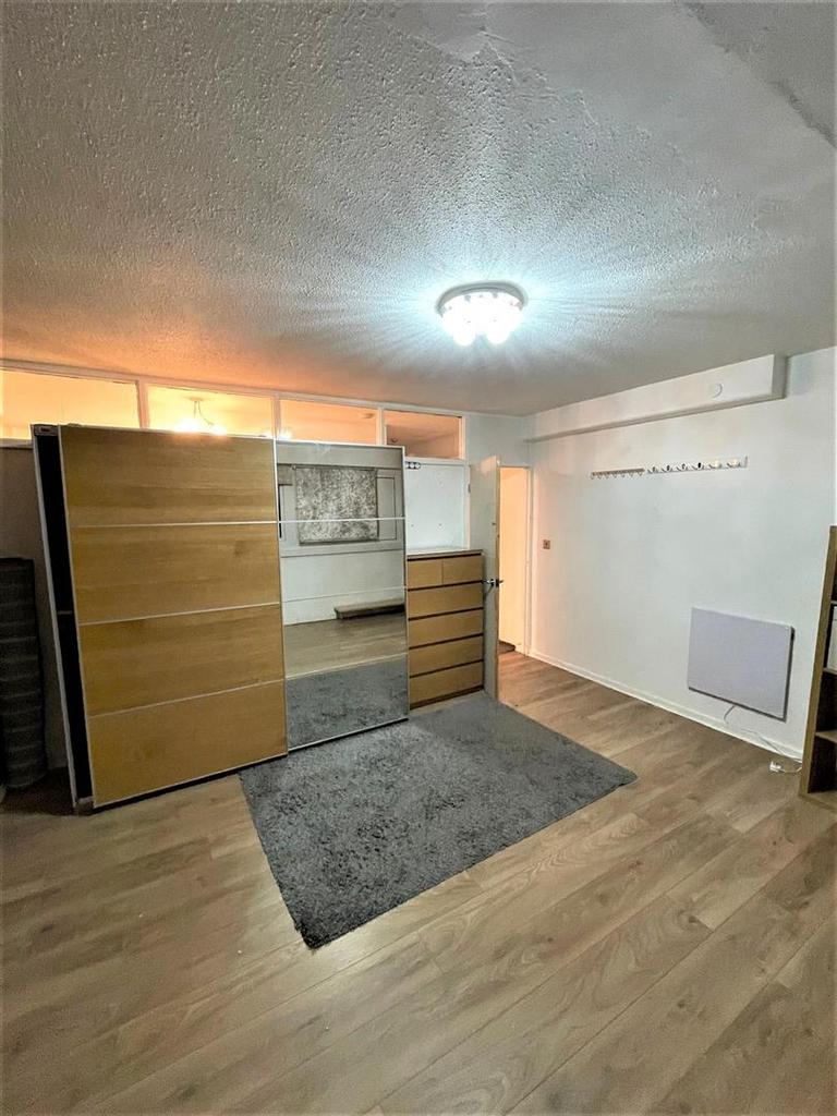 Cambridge Tower, Brindley Drive... 1 bed flat - £890 pcm (£205 pw)