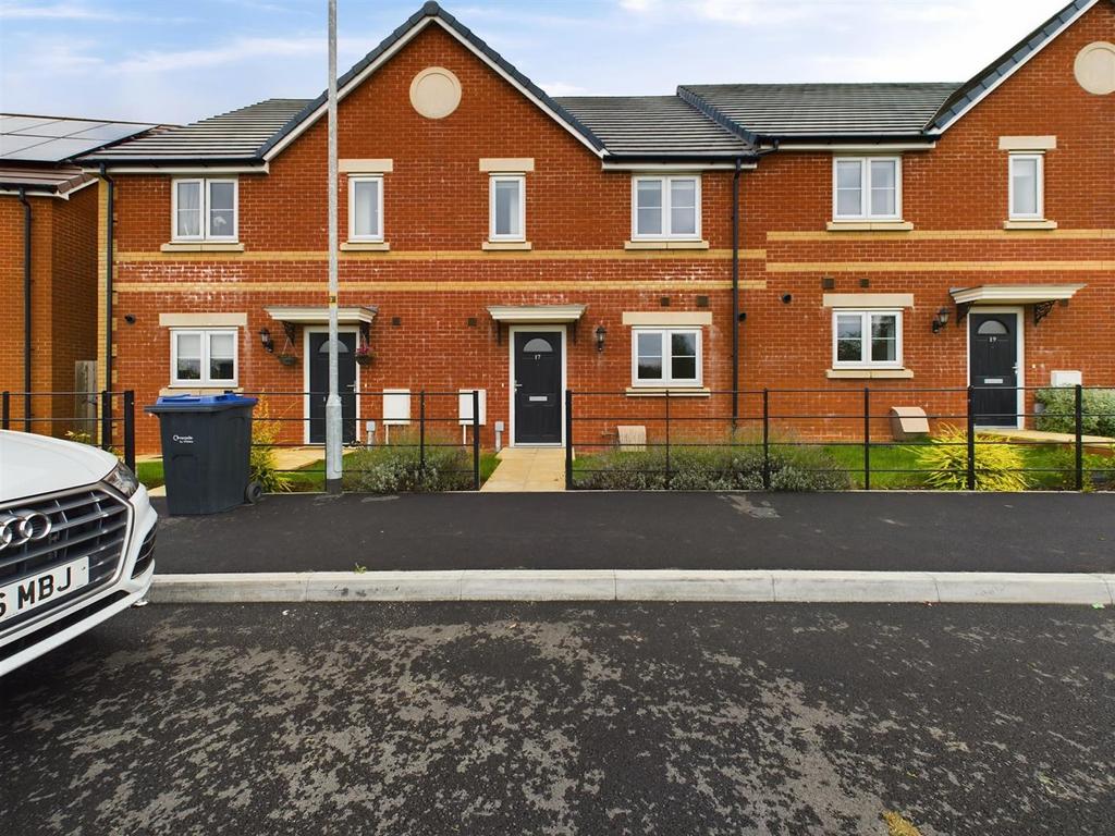 Sycamore Drive, Calne SN11 3 bed terraced house - £280,000