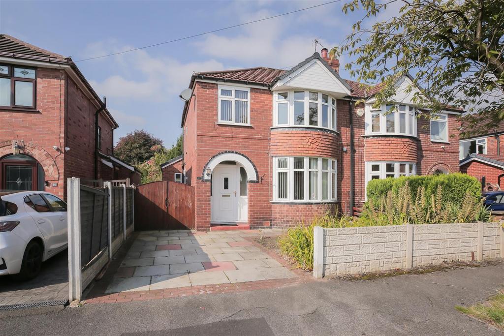 Bedford Drive, Timperley 3 bed semi-detached house - £437,500
