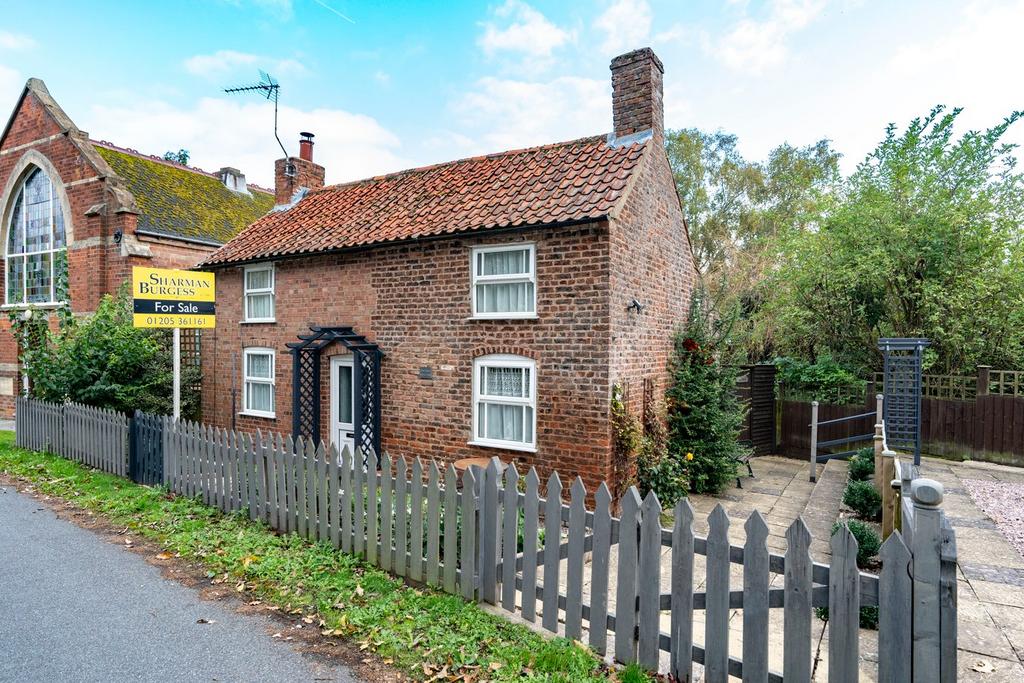 School Lane, Bicker, Boston, PE20 2 bed detached house - £209,950