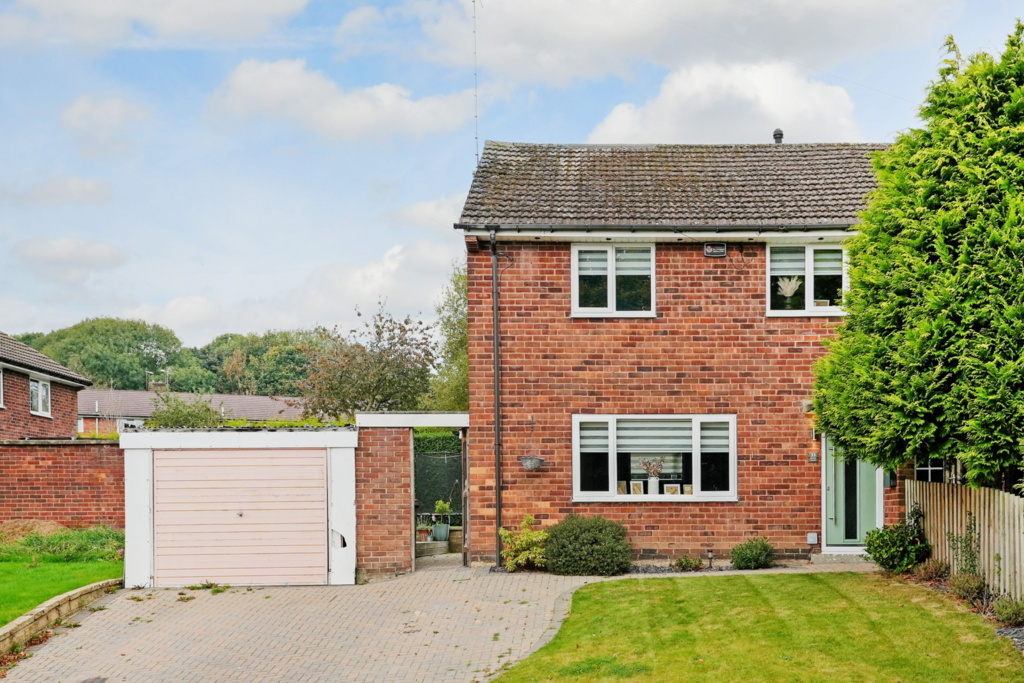 Stoneley Crescent, Sheffield S12 3 bed semi-detached house - £200,000
