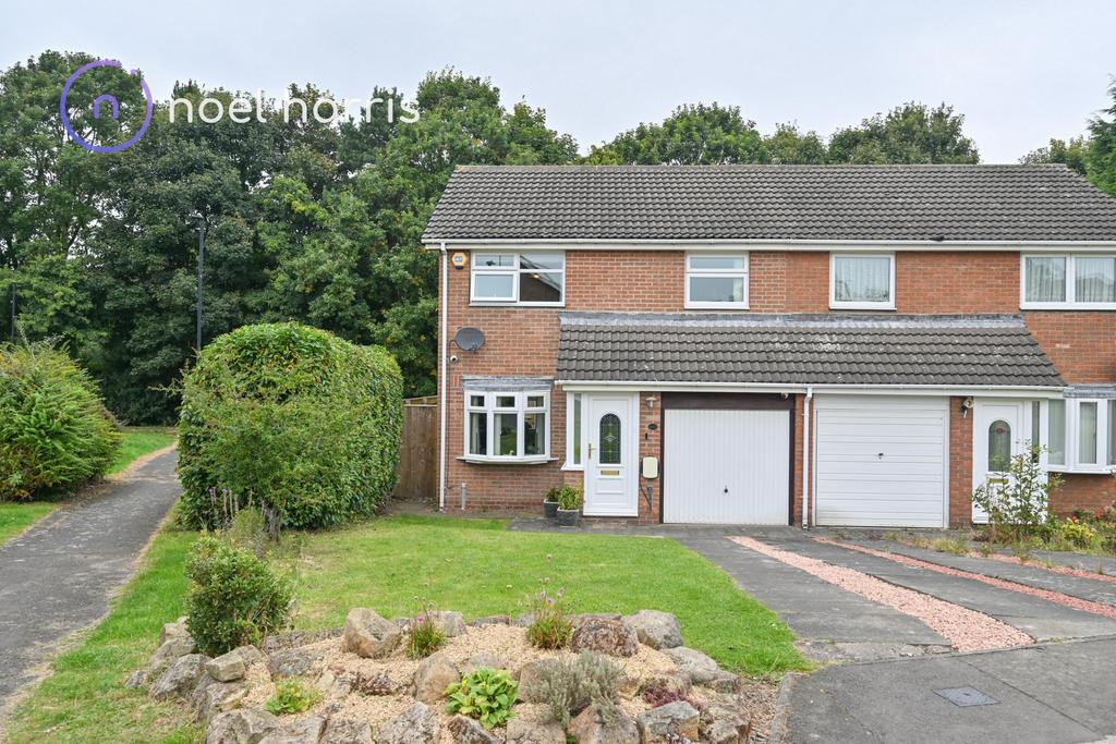 Stuart Court, Kingston Park, NE3 3 bed semi-detached house - £215,000