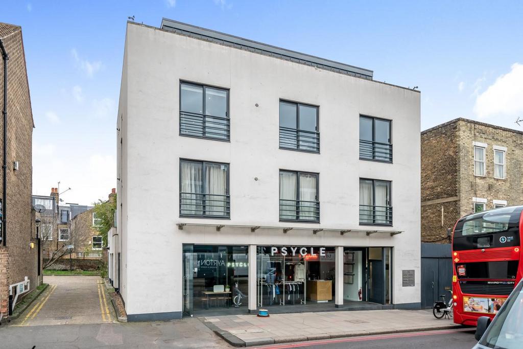 Battersea Rise, Battersea, London, SW11 1 bed flat for sale - £450,000