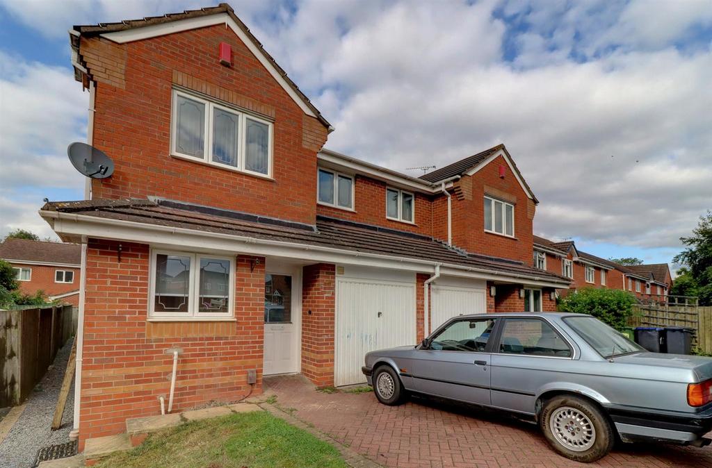 Jack Cade Way, Warwick 3 bed house - £1,425 pcm (£329 pw)