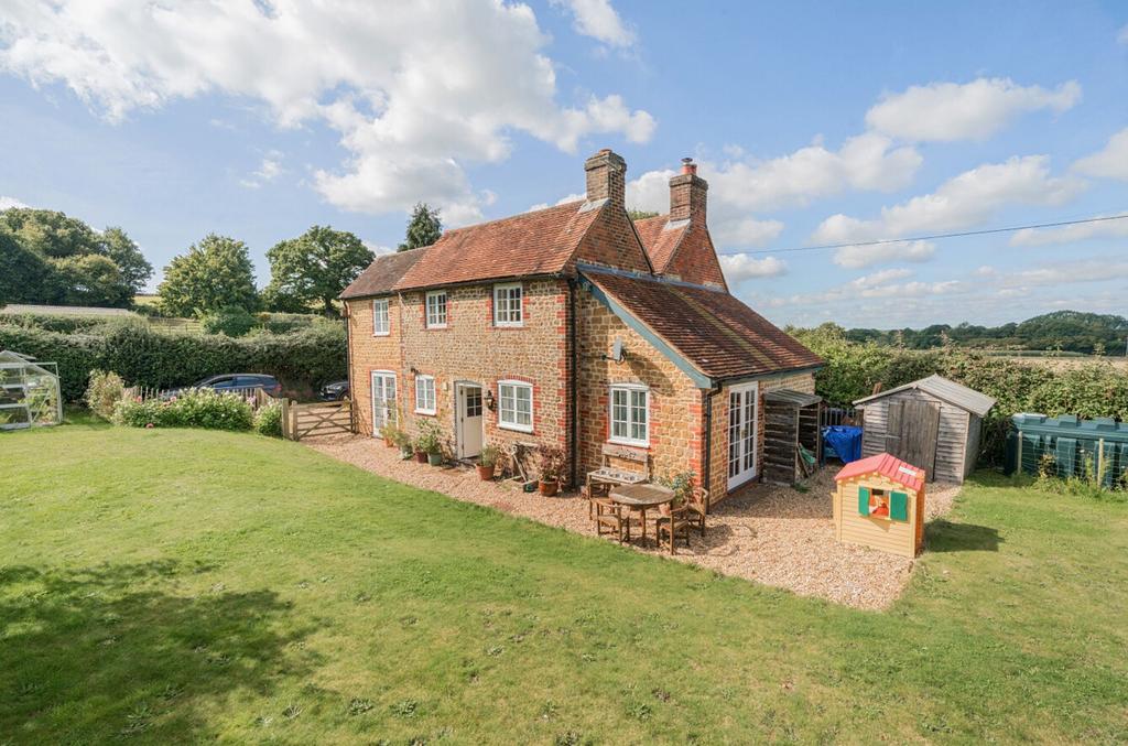 Rogate, Petersfield, GU31 3 bed detached house - £700,000