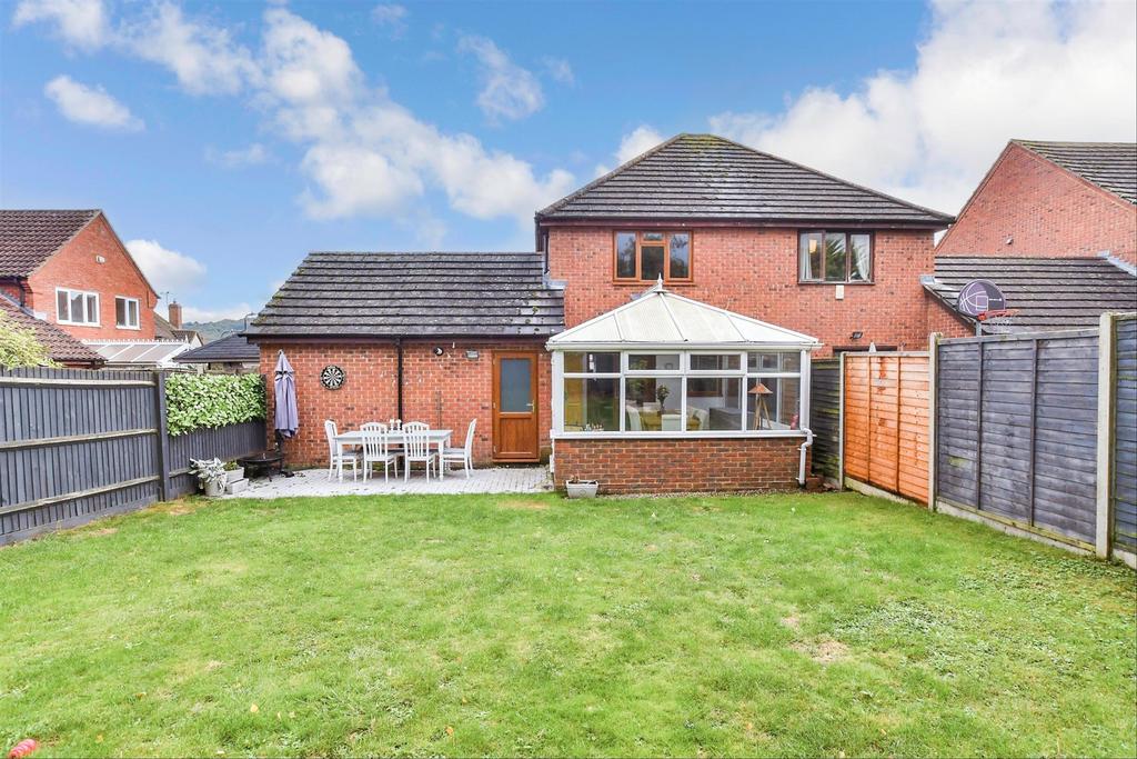Scholey Close, Halling, Rochester, Kent 2 bed semi-detached house for ...
