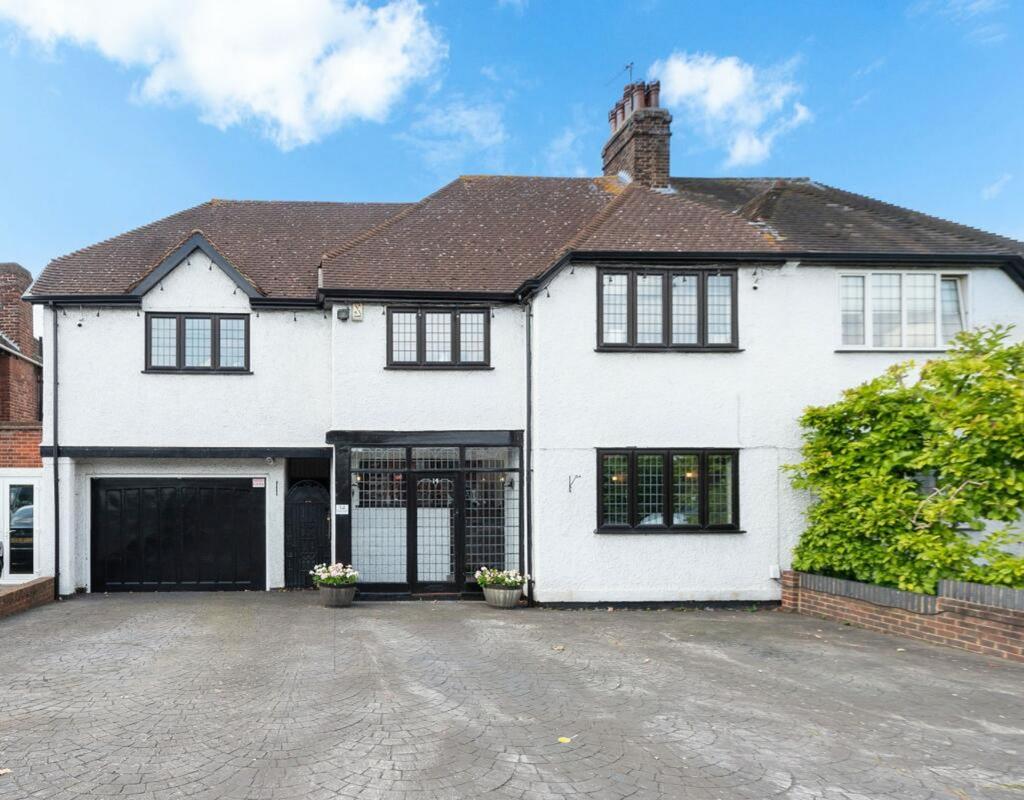 Danson Road, Bexleyheath DA6 5 bed detached house - £1,150,000