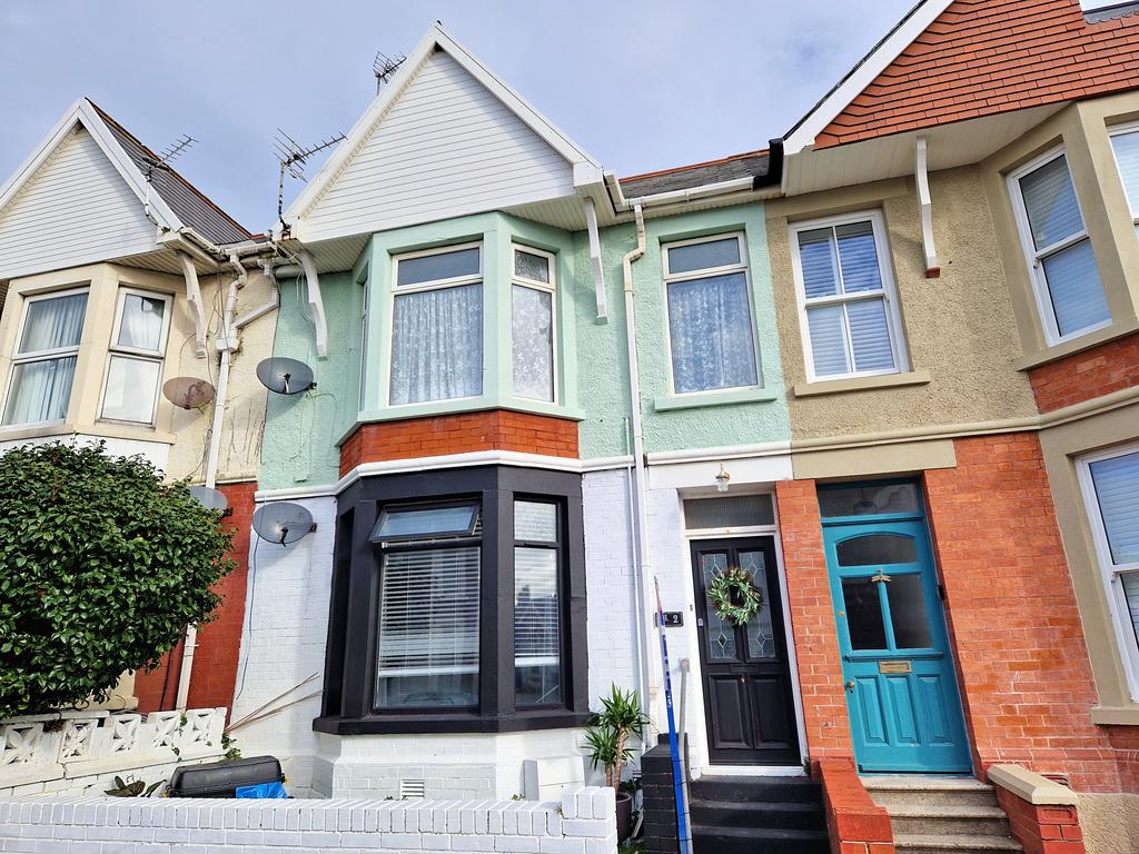 2B BLUNDELL AVENUE, PORTHCAWL, CF36 3YY 2 bed flat for sale - £170,000