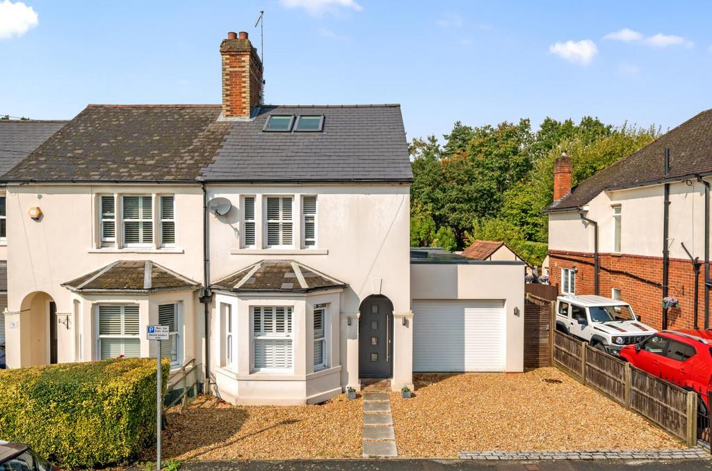 Middle Gordon Road, Camberley GU15 3 bed semi-detached house for sale ...