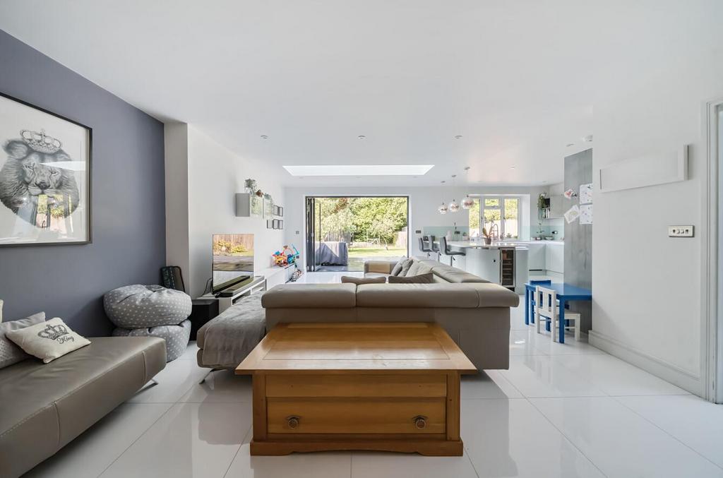 Middle Gordon Road, Camberley GU15 3 bed semi-detached house for sale ...