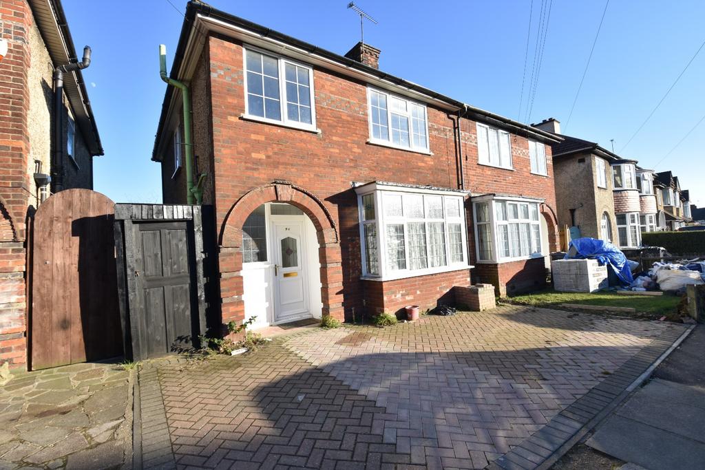 Richmond Hill, Luton 3 bed semi-detached house for sale - £340,000