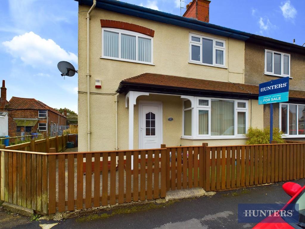 West Road, Filey, North Yorkshire 3 bed semi-detached house - £210,000