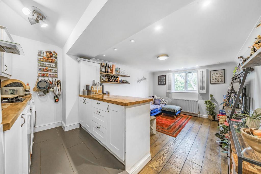 Faversham Road, Catford 2 bed flat - £349,950