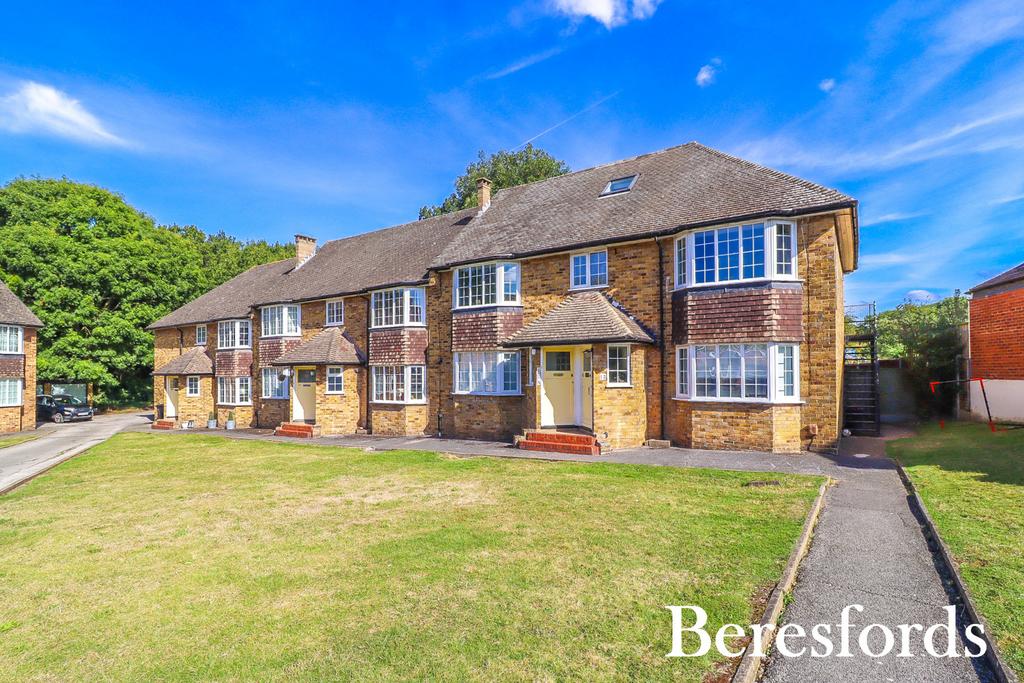 Waldegrave Court, Upminster, RM14 2 bed maisonette - £375,000