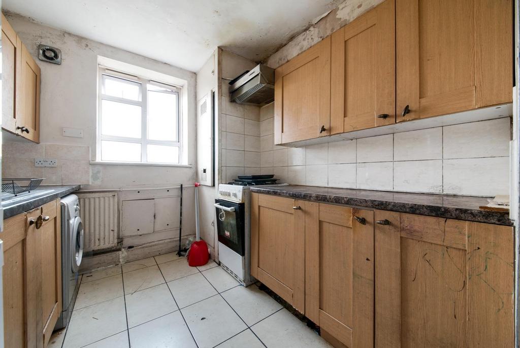 Kingswood Estate, London SE21 2 bed flat - £280,000