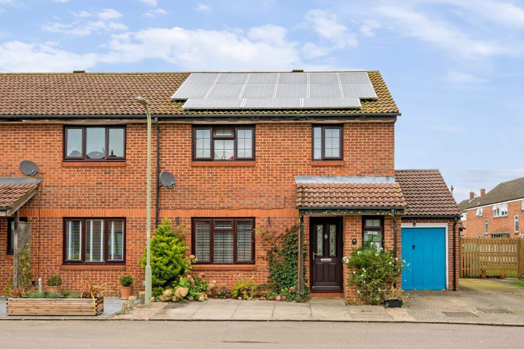 Caversfield, Bicester, OX27 2 bed semi-detached house - £375,000