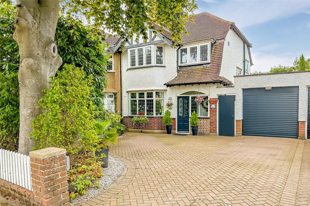 Beechwood Avenue, St. Albans... 3 bed semi-detached house - £1,075,000