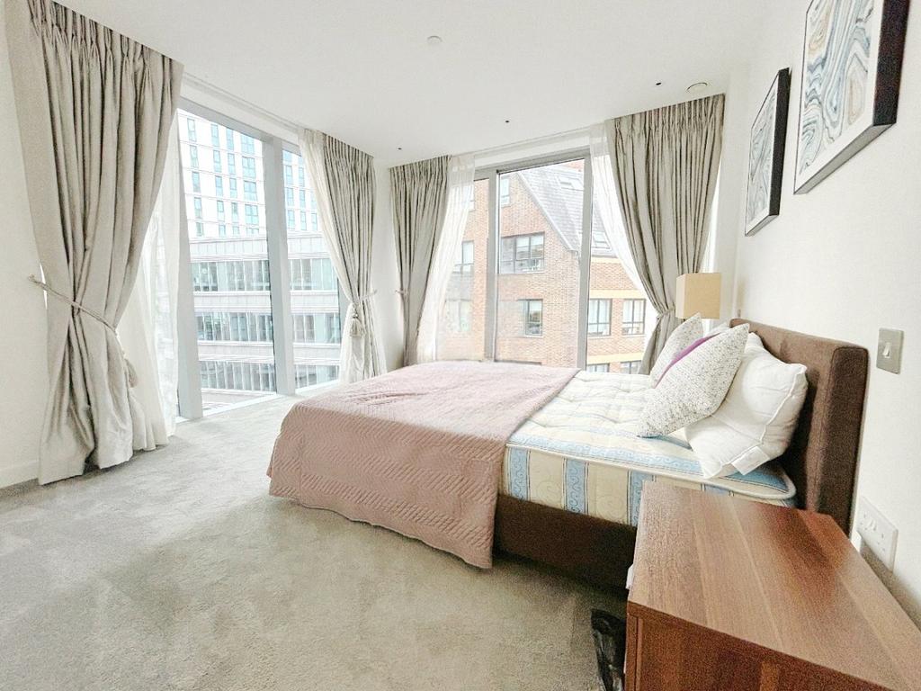 Meranti House, Goodmans Field... 2 bed apartment - £3,750 pcm (£865 pw)
