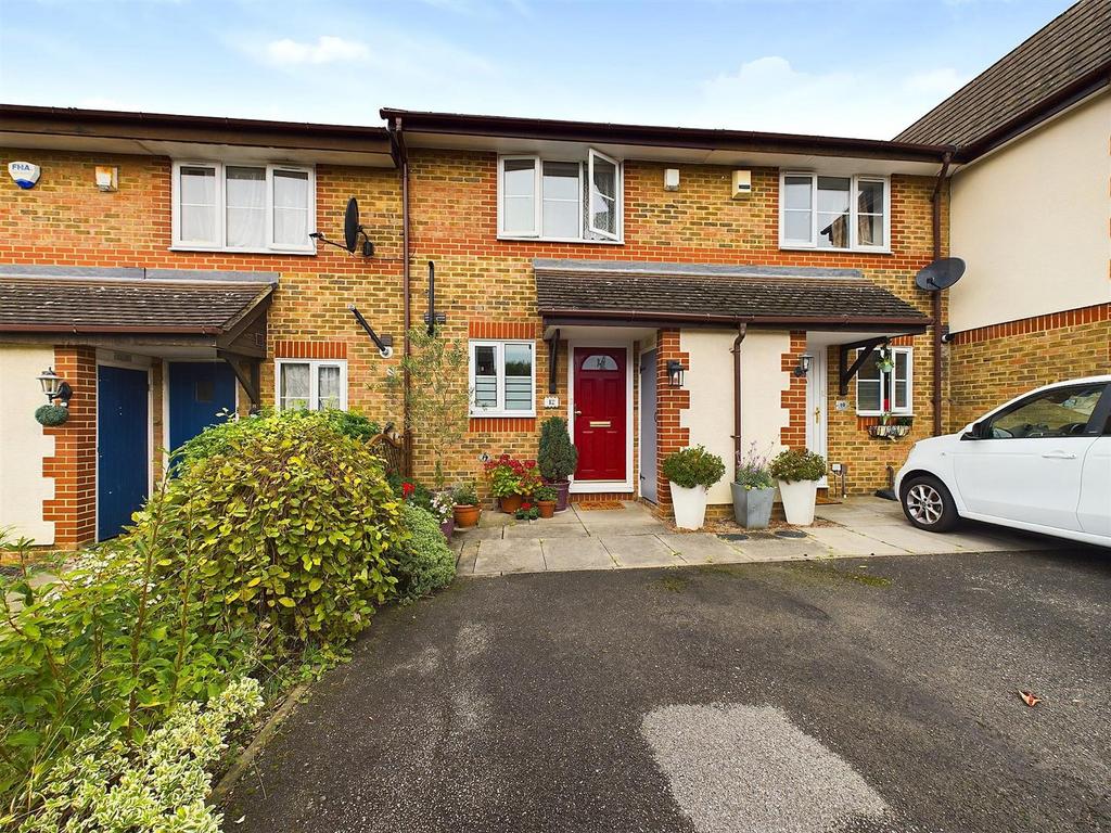 Flemming Avenue, Ruislip HA4 2 bed terraced house - £500,000