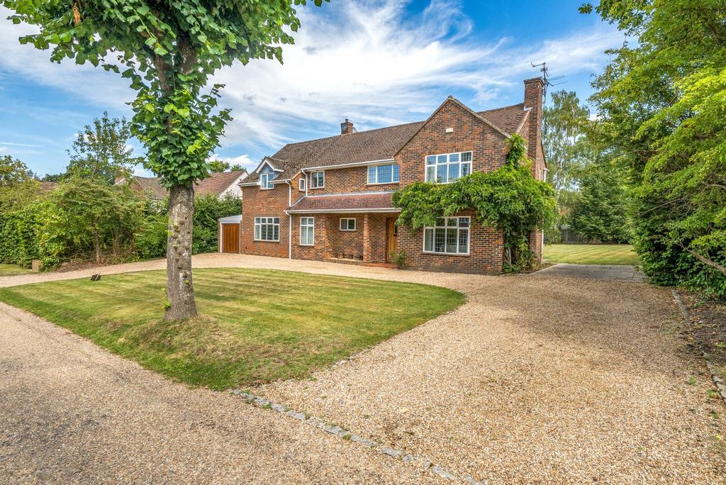 High Park Avenue, East Horsley, KT24 5 bed detached house - £1,750,000