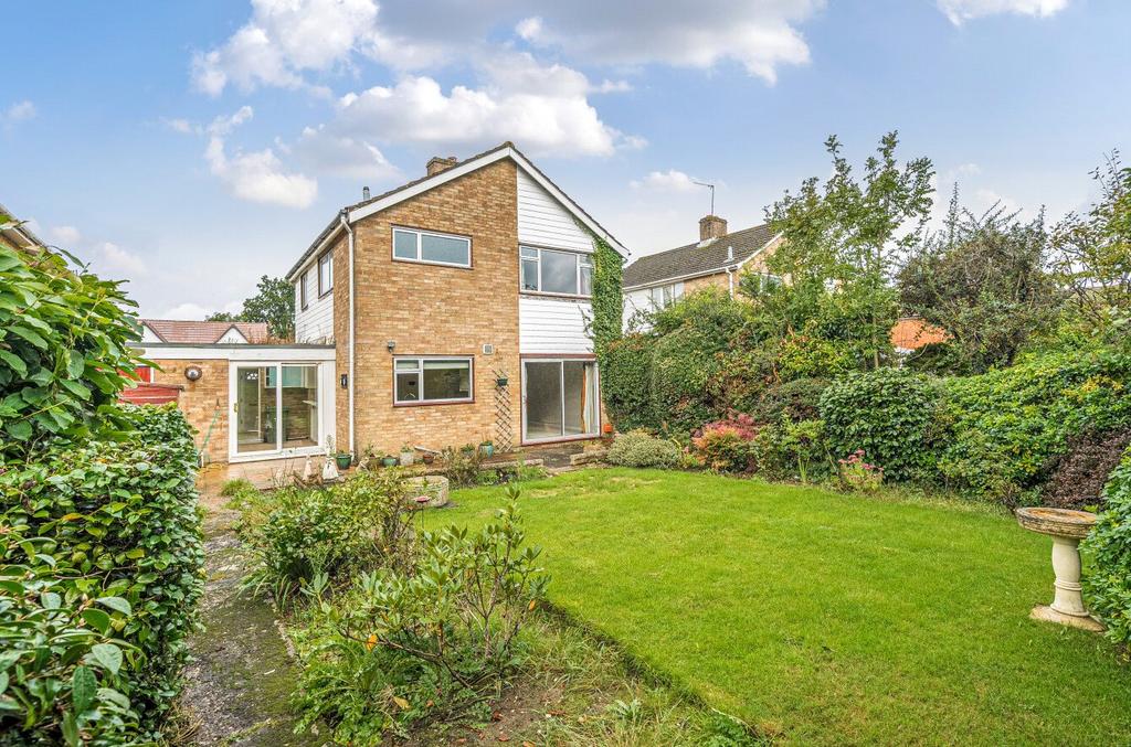 Collingwood Crescent, Guildford GU1 3 bed detached house - £700,000