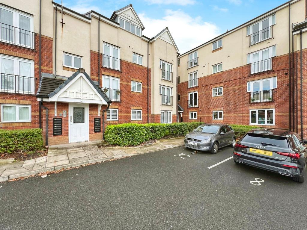 Pinhigh Place, Salford, M6 2 bed flat - £134,950